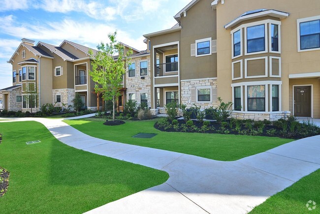 Avenues At Tuscan Lakes
